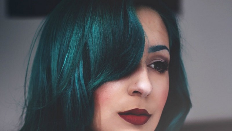 Rebellious makeup to boost your bold colour - The Chapel