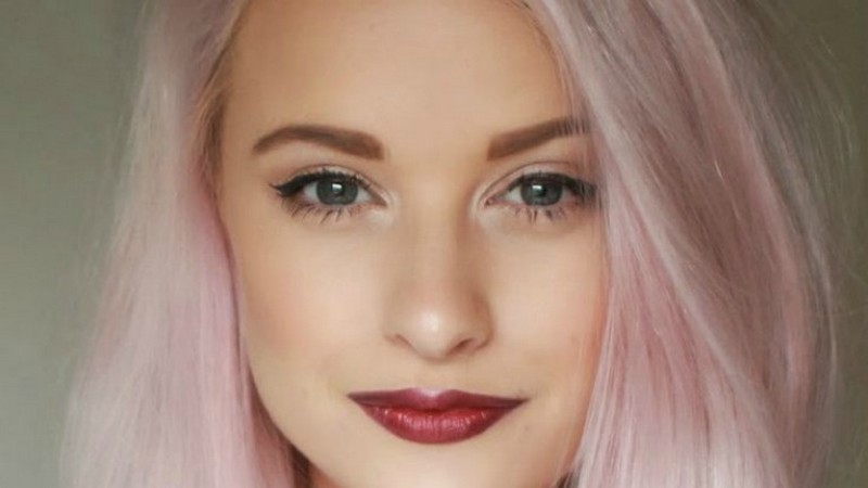 Rebellious makeup to boost your bold colour - The Chapel Blog